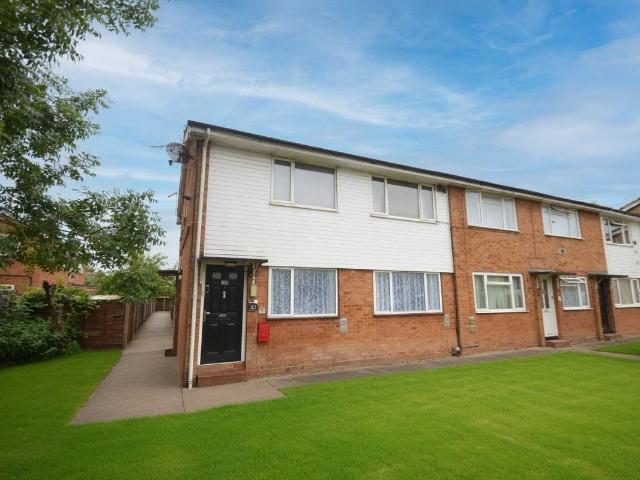 Peninsular Close, Feltham TW14, 2 bed maisonette to rent, £1,995 pcm | PrimeLocation