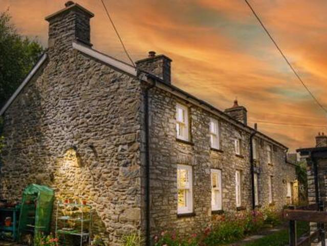 Penlon, Llanddewi Brefi, 3 Bedroom Detached
