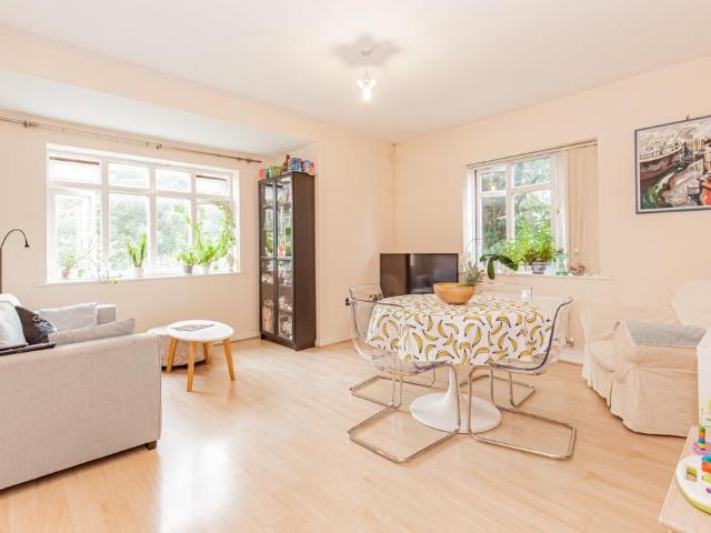 Penlon Place, Abingdon 2 bed apartment to rent £1,450 pcm £335 pw