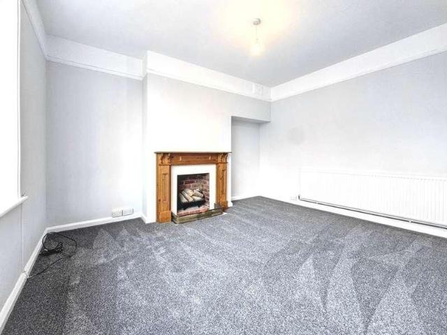 Penn Hill, Poole * Stunning Modernised Apartment, BH14