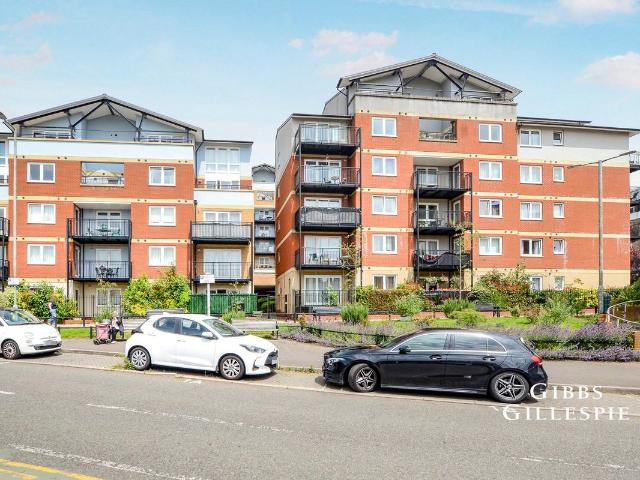 Penn Place, Northway, Rickmansworth WD3, 2 bed flat to rent, £1,850 pcm | PrimeLocation