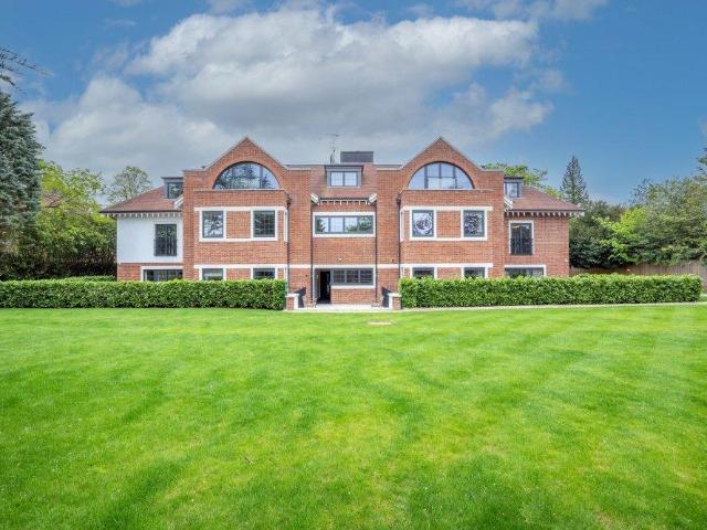 Penn Road, Beaconsfield, Buckinghamshire 3 bed flat to rent £7,500 pcm £1,731 pw