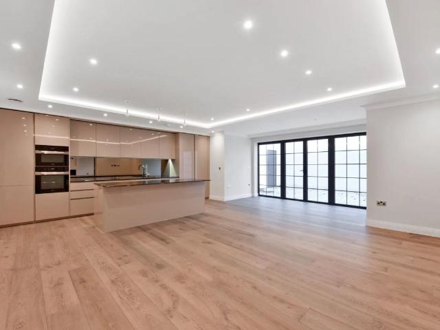 Penn Road, Beaconsfield, Buckinghamshire HP9, 3 bed flat to rent, £6,500 pcm | PrimeLocation