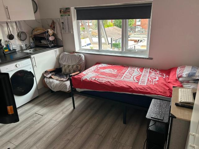 Penn Road, Beaconsfield, Buckinghamshire HP9, 1 bed flat to rent, £875 pcm | PrimeLocation