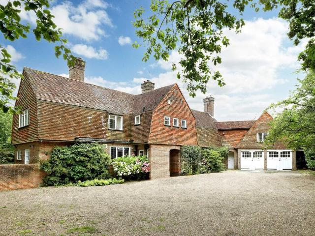 Penn Road, Beaconsfield, HP9 6 bed detached house to rent £6,500 pcm £1,500 pw