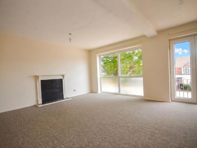 Penn Road, Beaconsfield HP9 3 bed flat to rent £1,750 pcm £404 pw