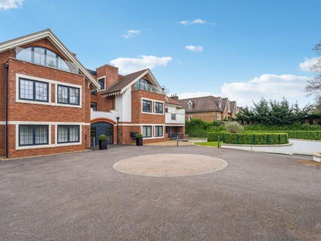 Penn Road, Wellington Court HP9, 3 bed flat to rent, £7,500 pcm | PrimeLocation