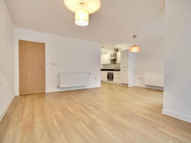 Pennant House, Cross Street, Portsmouth PO1, 2 bed flat to rent, £1,450 pcm | PrimeLocation