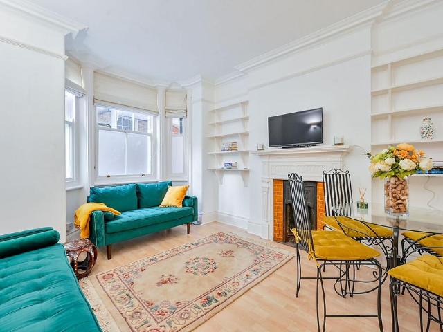 Pennard Mansions, Shepherd's Bush. 1 bed flat to rent £1,750 pcm £404 pw