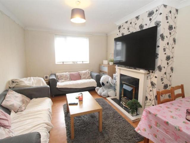 Pennard Place, Cardiff CF14 4 bed house to rent £2,380 pcm £549 pw