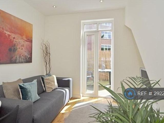 Pennard Road, London, W12 1 bed flat to rent £2,290 pcm £528 pw