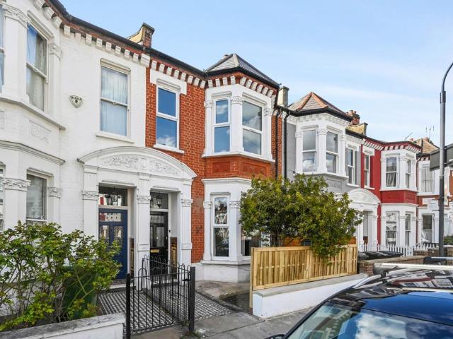 Pennard Road, Shepherds Bush, W12 8DW 6 bed terraced house to rent £5,997 pcm £1,384 pw