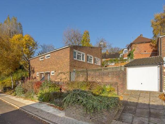 Penner Close, London, 3 Bedroom Semi detached