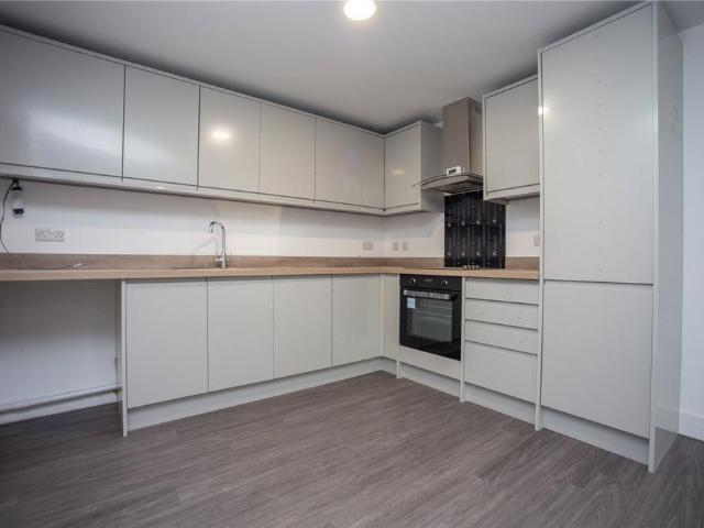 Pennine Road, Cheltenham. 2 bed apartment to rent £1,195 pcm £276 pw