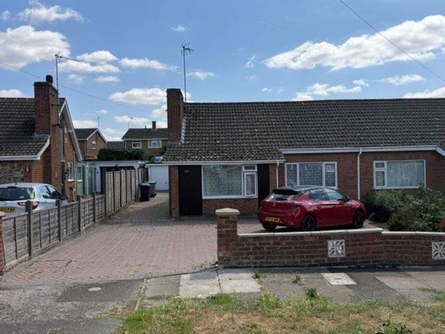 Pennine Way, Kettering NN16, 3 bed bungalow to rent, £1,275 pcm | PrimeLocation