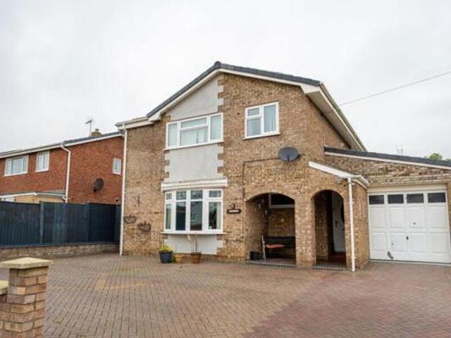 Pennine Way, Oulton, 3 Bedroom Detached