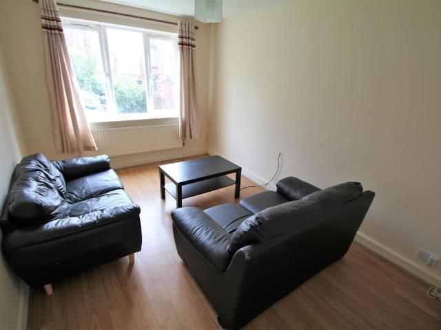 Pennington Court, Delph Lane, Woodhouse, Leeds, West Yorkshire LS6, 3 bed flat to rent, £1,755 pcm | PrimeLocation