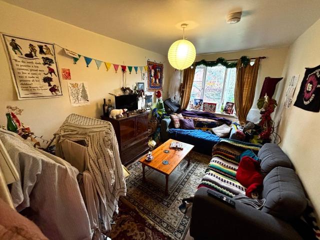 Pennington Court, Leeds LS6, 3 bed flat to rent, £1,209 pcm | PrimeLocation