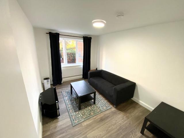 Pennington Court, Leeds LS6, 3 bed flat to rent, £1,250 pcm | PrimeLocation