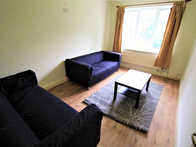 Pennington Court, Woodhouse, Leeds. 3 bed apartment to rent £1,599 pcm £369 pw