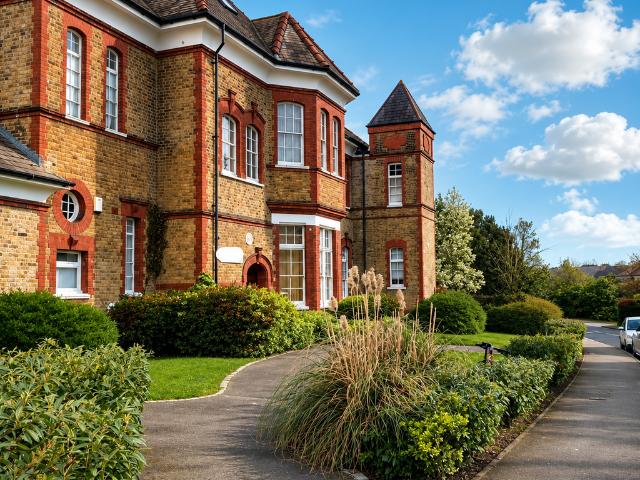 Pennington Drive, London N21 1 bed apartment to rent £1,600 pcm £369 pw