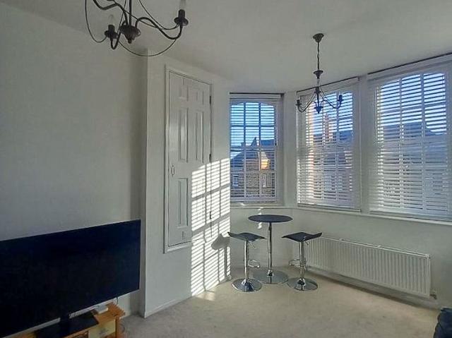Pennington Drive, Southgate N21, 1 bed flat to rent, £1,600 pcm | PrimeLocation