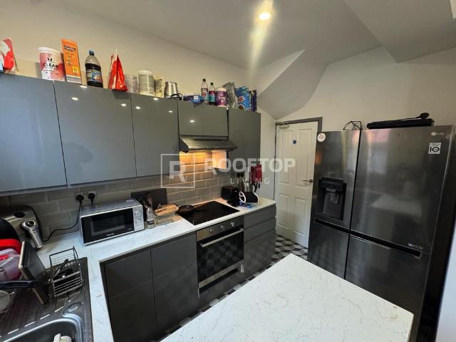 Pennington Terrace, Leeds LS6 4 bed house to rent £2,583 pcm £596 pw
