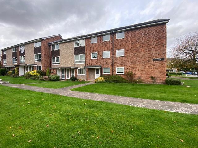 Penns Lane, Sutton Coldfield B76, 2 bed flat to rent, £950 pcm | PrimeLocation