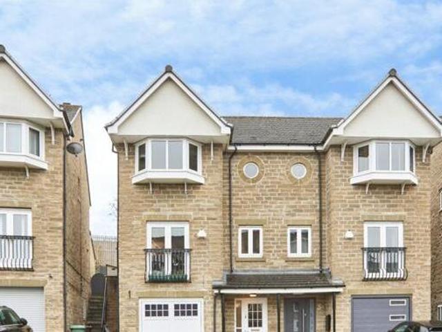 Pennythorne Drive, Yeadon, 4 Bedroom Semi detached