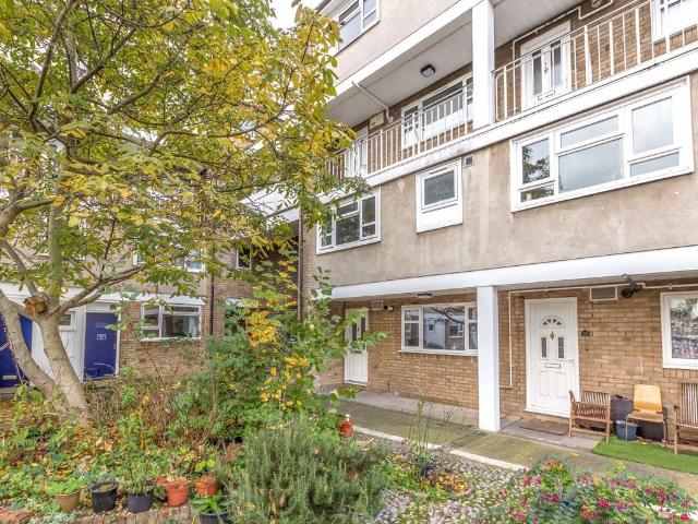 Penrhyn Gardens, Kingston KT1, 3 bed flat to rent, £2,595 pcm | PrimeLocation