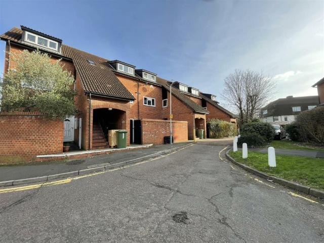 Penrith Close, Middlesex, UB8 2 bed flat to rent £1,650 pcm £381 pw