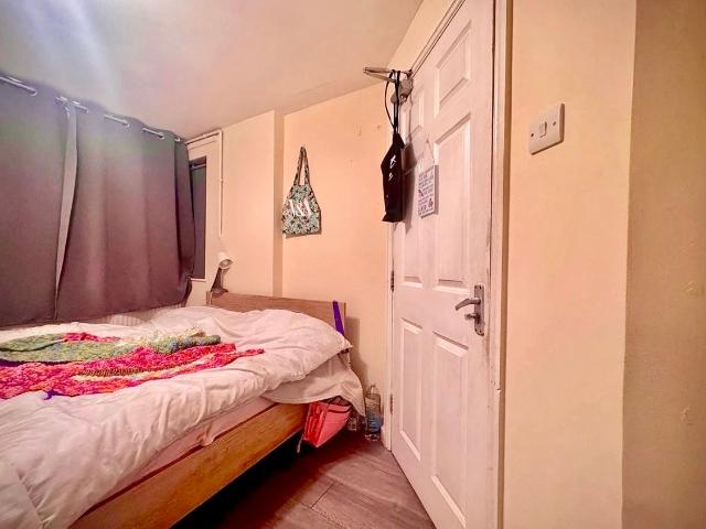 Penrith Close, London SW15, 1 bed flat to rent, £1,200 pcm | PrimeLocation