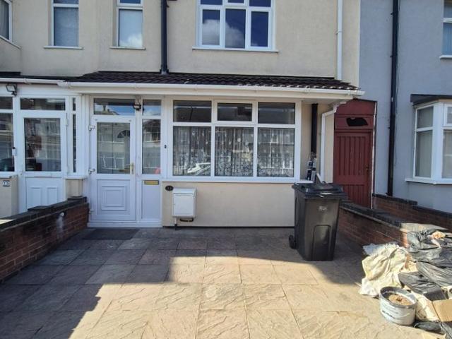 Penrith Road, Leicester LE4, 3 bed semi detached house to rent, £1,250 pcm | PrimeLocation