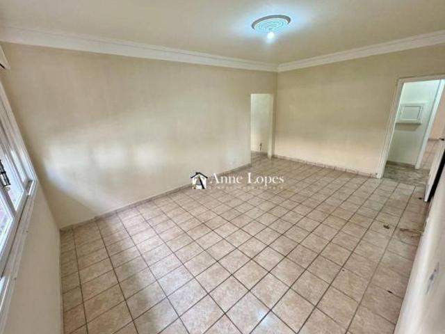 PENSA NUM APARTAMENTO TÉRREO SUPER ESPAÇOSO NO GONZAGA NUMA RUA MARAVILHOSA UMA QUADRA DA PRAIA! CO