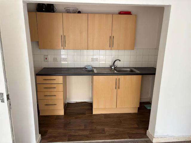 South Parade, Pensarn, Abergele LL22, 2 bed flat to rent, £650 pcm | PrimeLocation