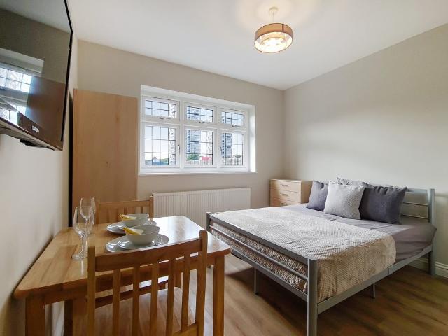 Pensbury Street, London SW8, Room to rent, £1,300 pcm | PrimeLocation