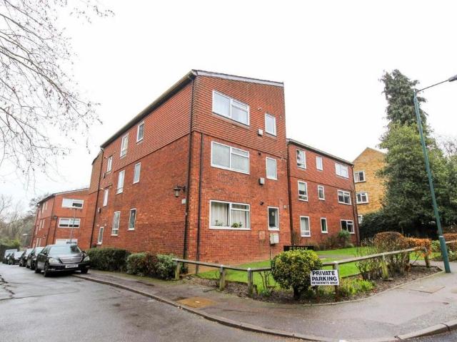 Peony Court, Bridle Path, Woodford Green 2 bed flat to rent £1,600 pcm £369 pw