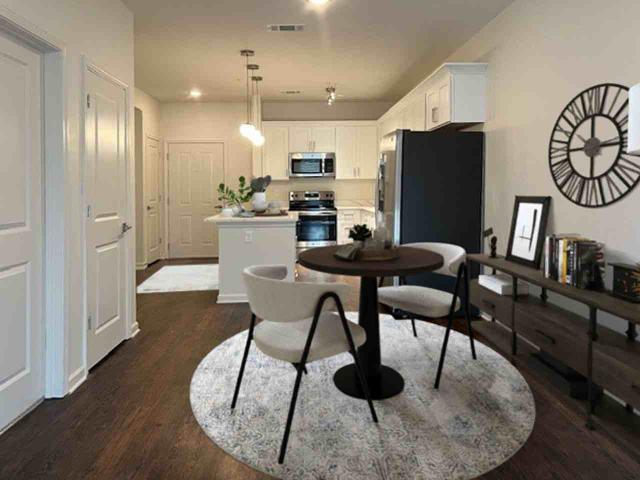 Peabody Falls 2 Bedroom Apartment for Rent at 2009 Peabody Ave, Memphis, TN 38104 East Midtown