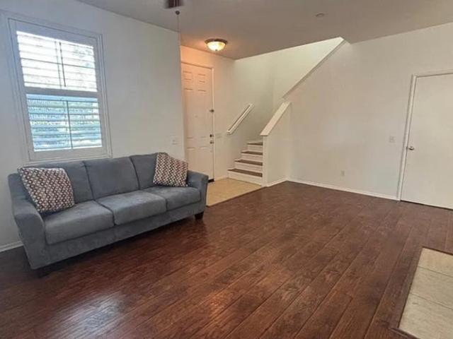 Rooms with private bathrooms available