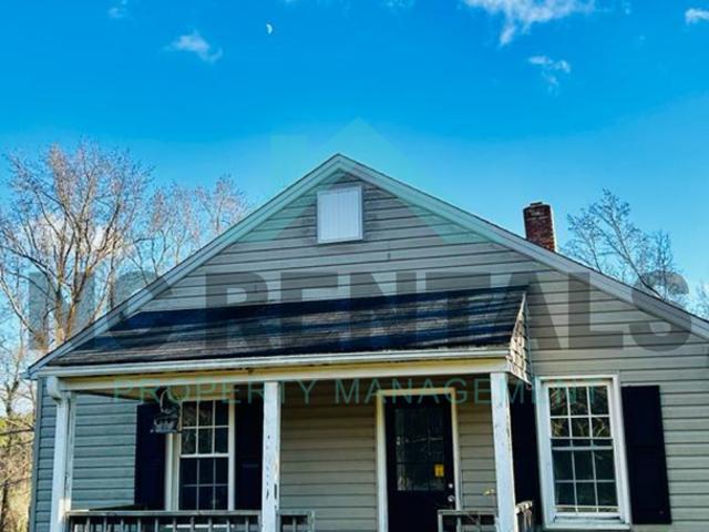 Peaceful 2BR Home with Spacious Basement and Deck – Country Living Near the City