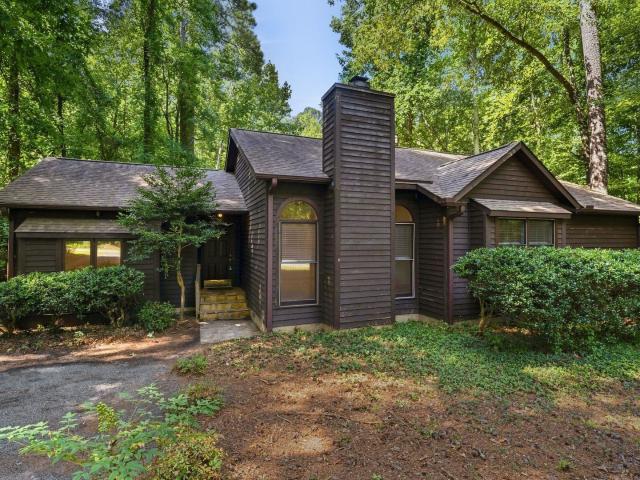 Peaceful 3BR Home on Wooded Lot with Bonus Room & Screened Porch One level living