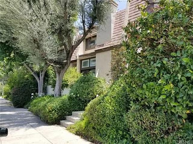 Peaceful Townhouse in Northridge