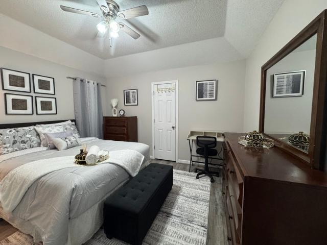 Peaceful and cozy room for travel professionals