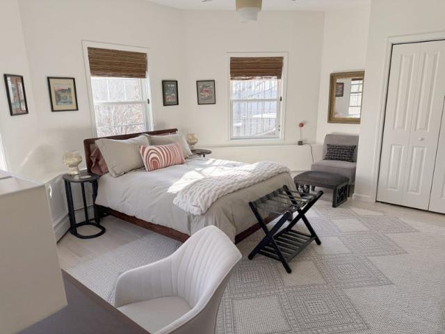 Peaceful Bedroom in Shared House_Deer Room. Omeg