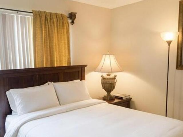 Peaceful Deltona Lakes Minutes to I 4 & Howland Blvd Locally Managed by Independent Host
