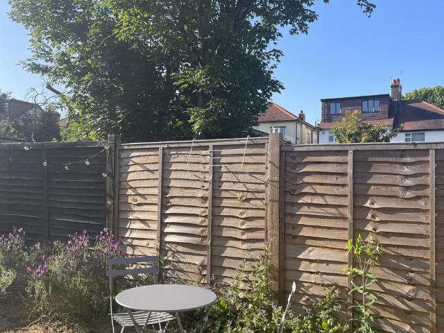 Peaceful garden flat in North London Has an Apartment
