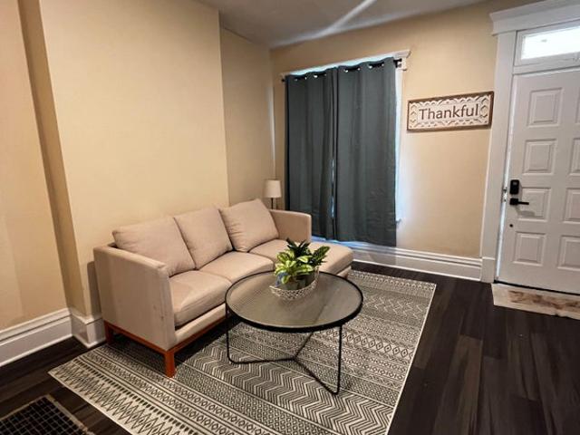 Peaceful home Home Near Downtown & major Highways