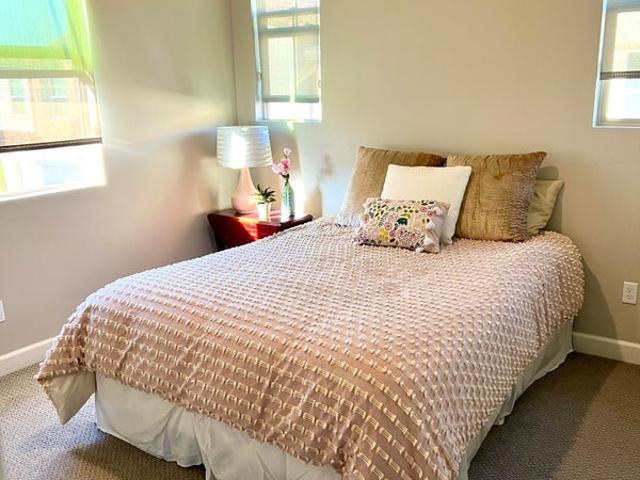 Peaceful Home Seeking One Professional Housemate