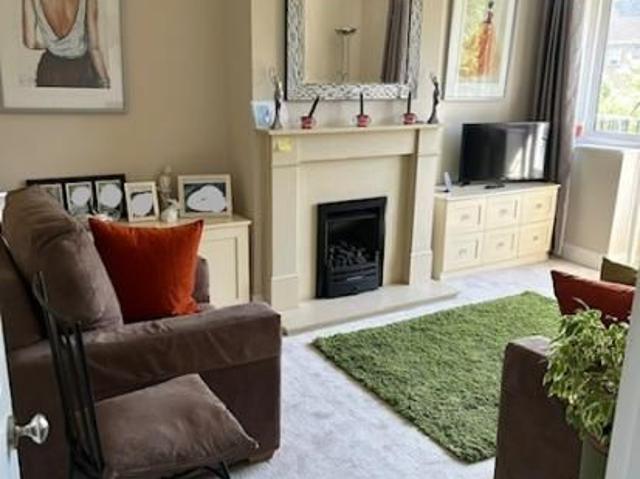 Peaceful Monday–Friday Double Room in Putney SW15 5–8 mins to Barnes Station
