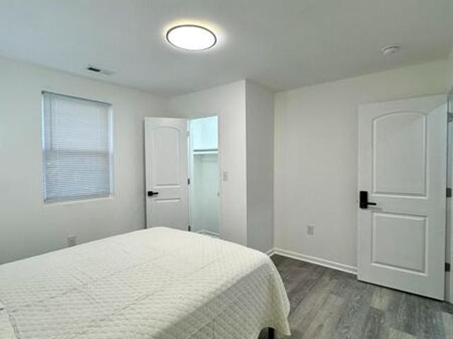 Peaceful Modern Living in a Spacious and Comfortable Brand New Home • Clean and Respectful PadMates!